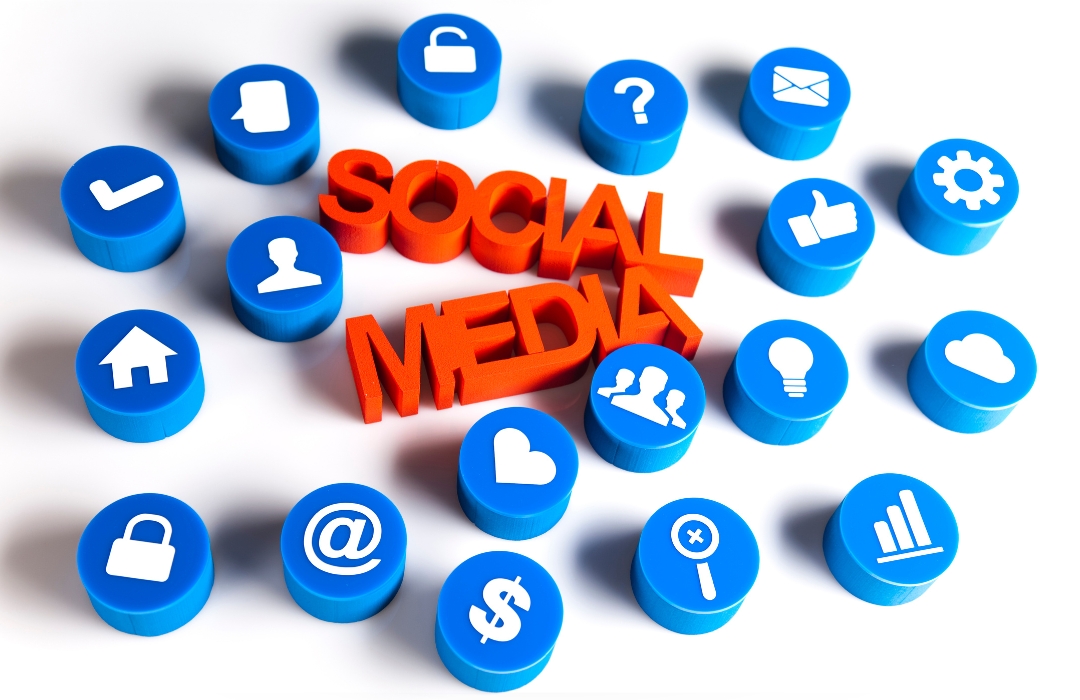 Powerful Social Media Email Extractor Software for B2B Lists - LeadSkope